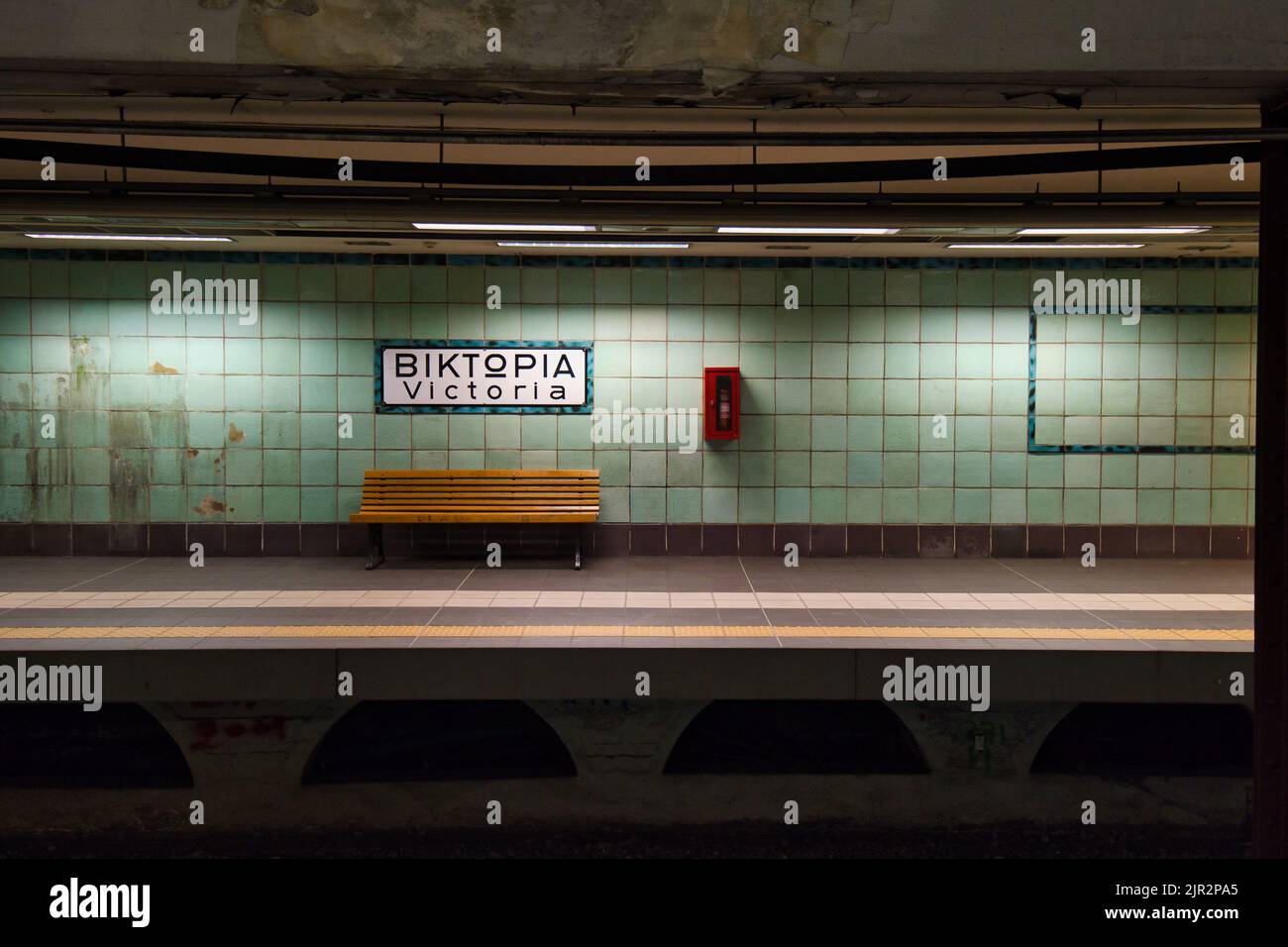 Inside view of Victoria underground station in Athens Stock Photo - Alamy