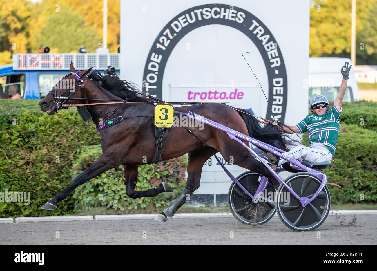 Berlin, Germany. 21st Aug, 2022. Horse racing: Trotting race, 127th ...