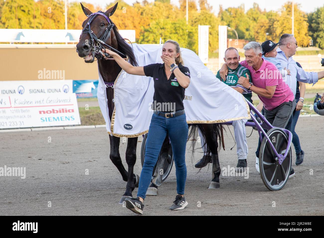 Berlin, Germany. 21st Aug, 2022. Horse racing: Trotting race, 127th ...