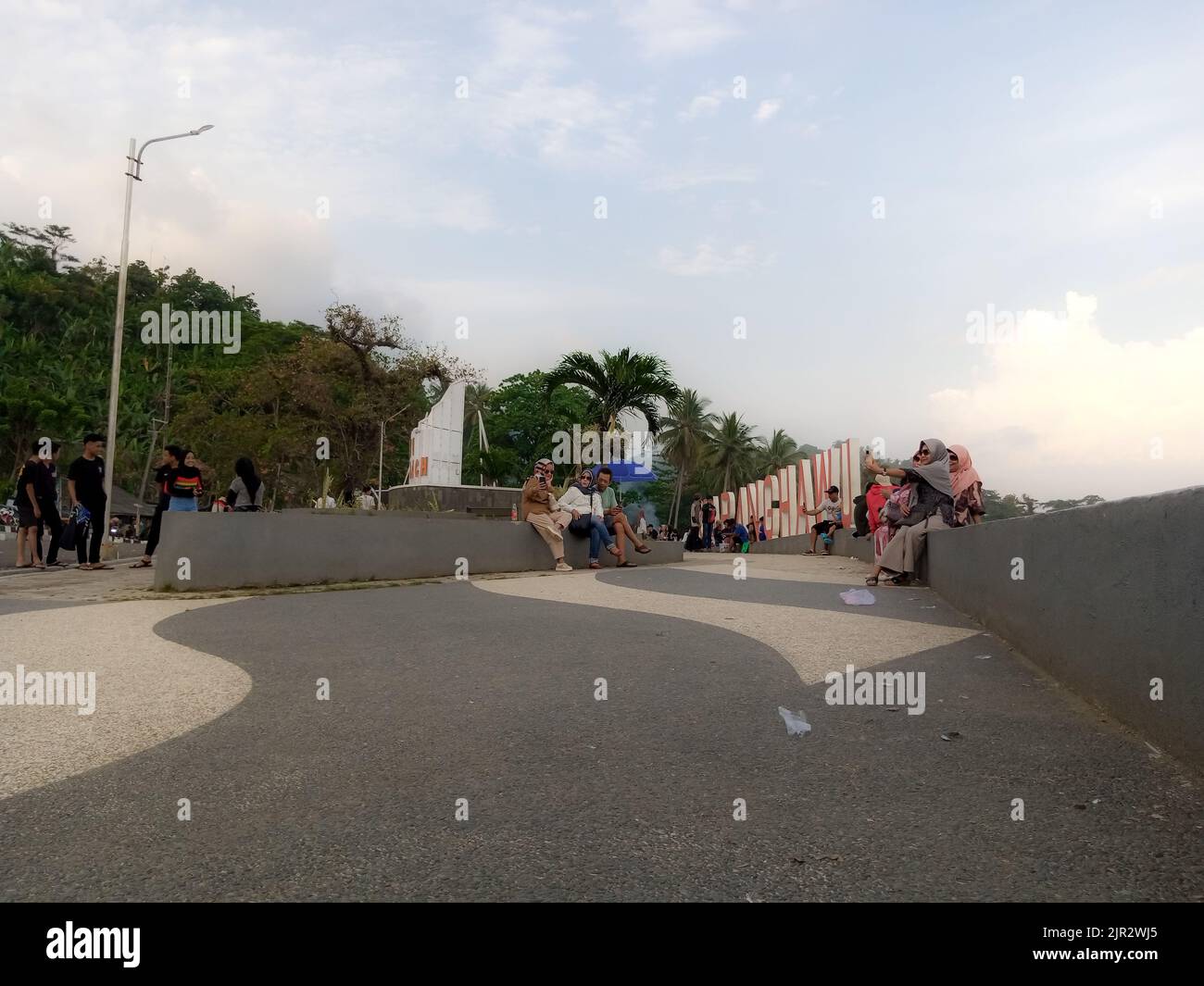 People at barriers hi-res stock photography and images - Alamy