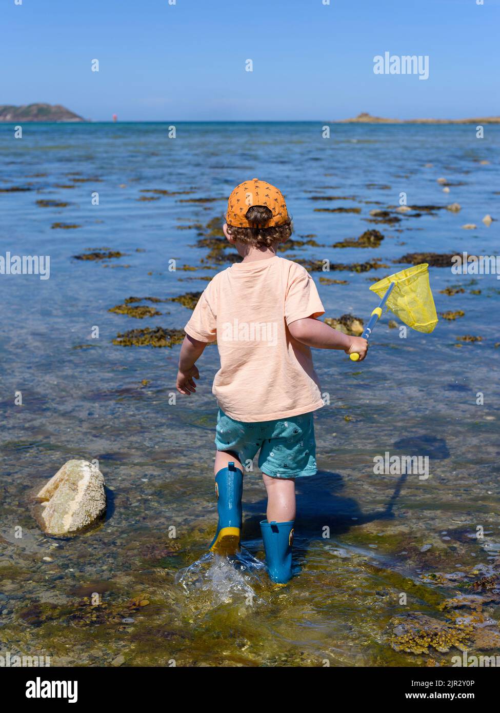 Boy wearing cap rear view hi-res stock photography and images - Alamy
