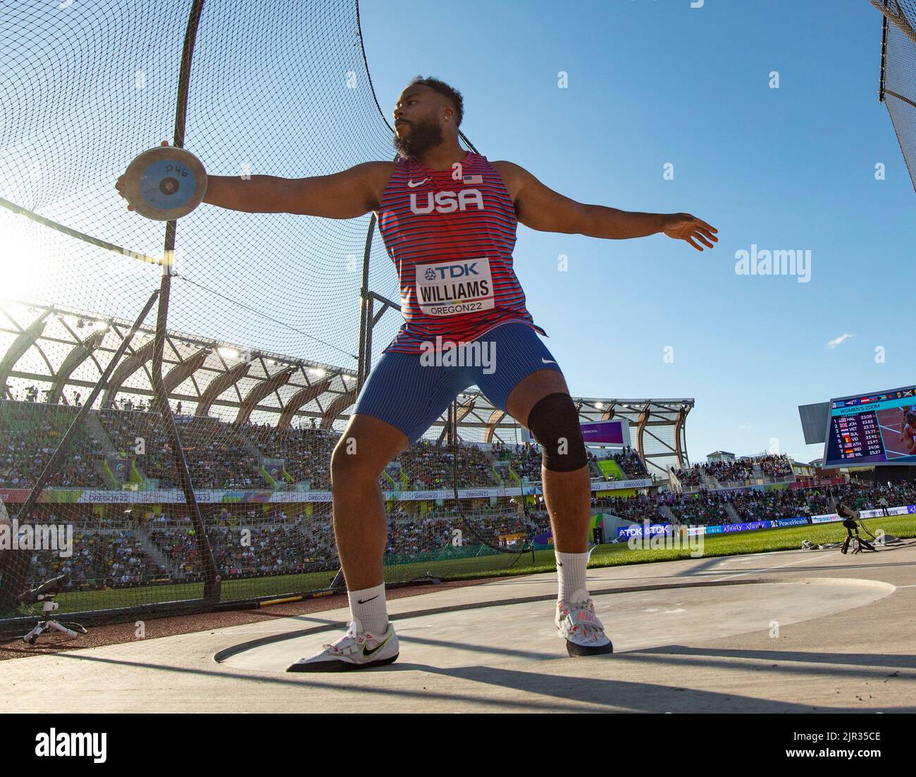 Brian Williams of the USA competing in the men’s discus heats at ...