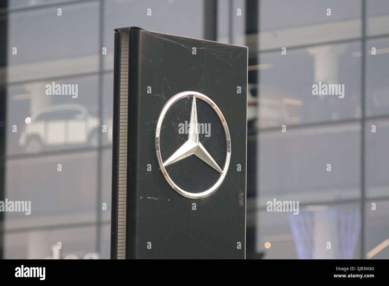 Mercedes me store hi-res stock photography and images - Alamy