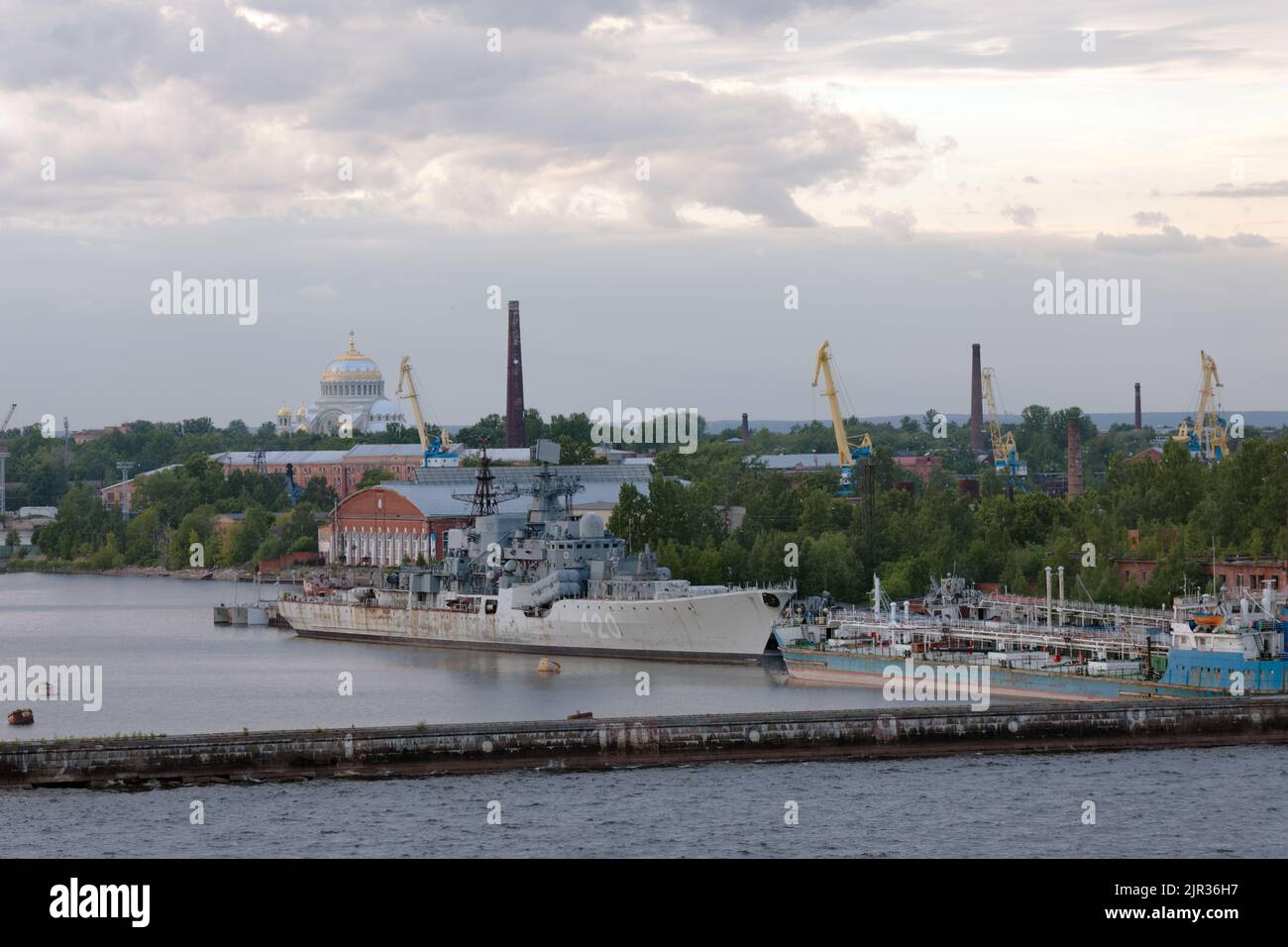 Warship Rastoropny, the Sovremenny class destroyer, waiting for ...