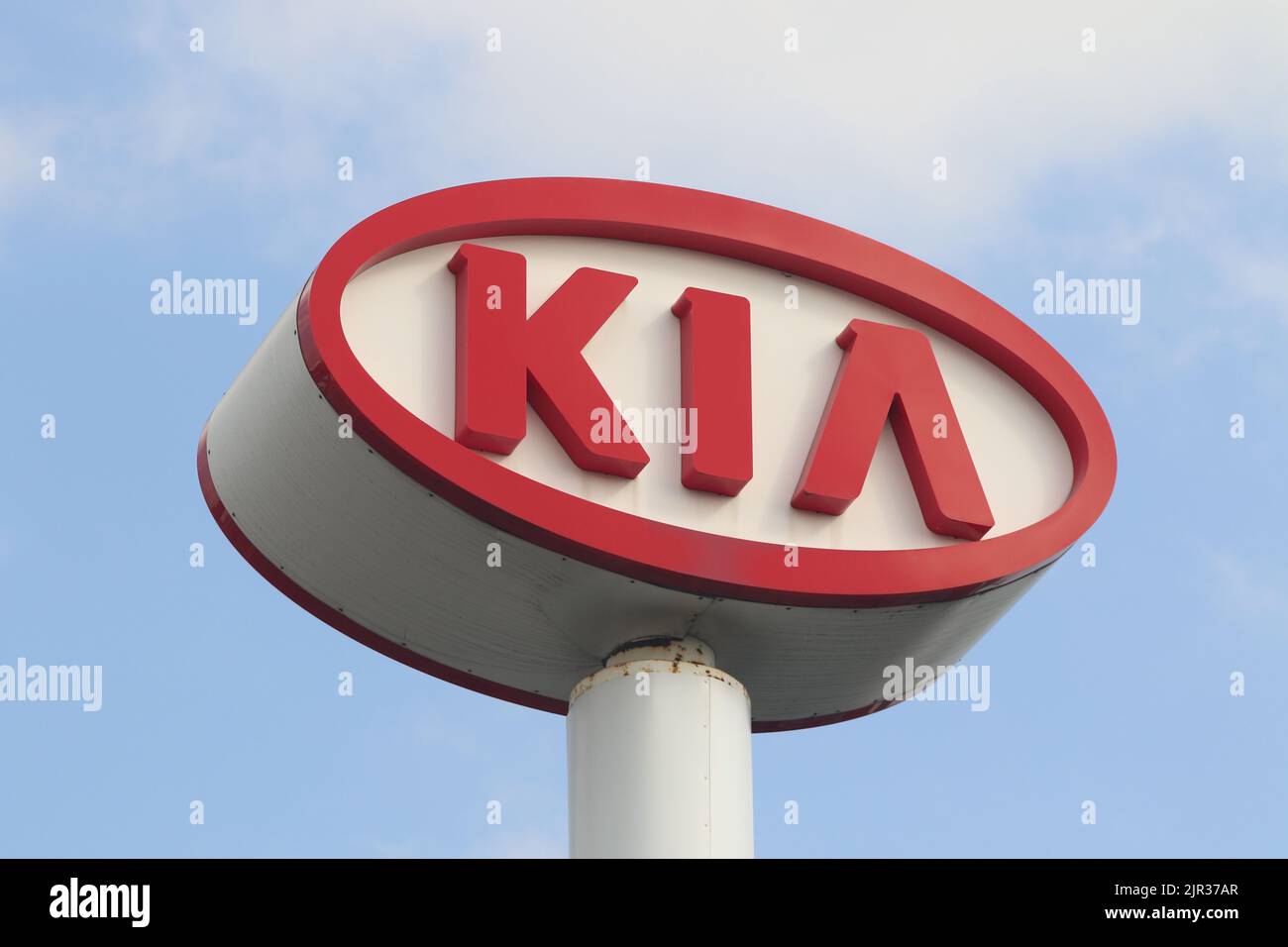Kia logo 2022 hi-res stock photography and images - Alamy