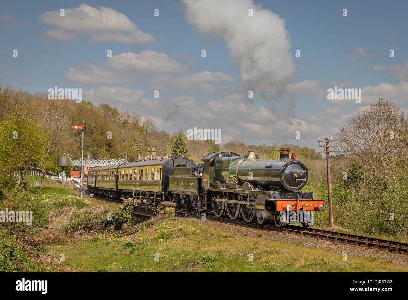 GWR 'Saint' 4-6-0 No. 2999 'Lady of Legend' departs from Highley ...