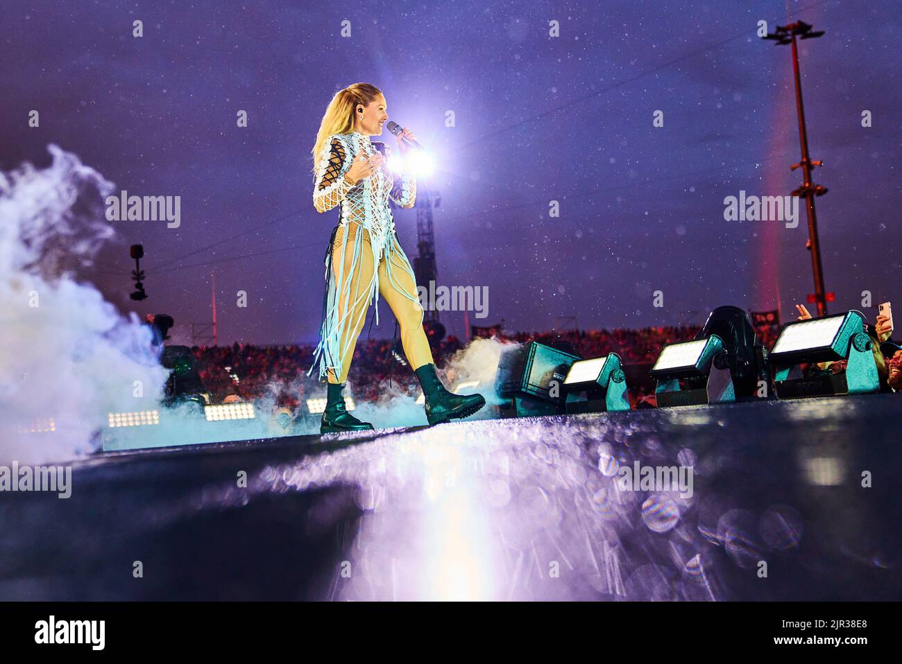 Singer helene fischer in front hi-res stock photography and images - Alamy