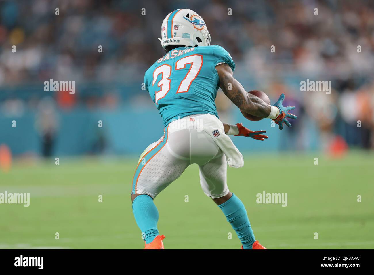 Miami. FL USA; Miami Dolphins running back Myles Gaskin (37) receives a ...