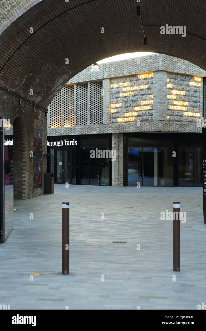 Flat iron square southwark hi-res stock photography and images - Alamy