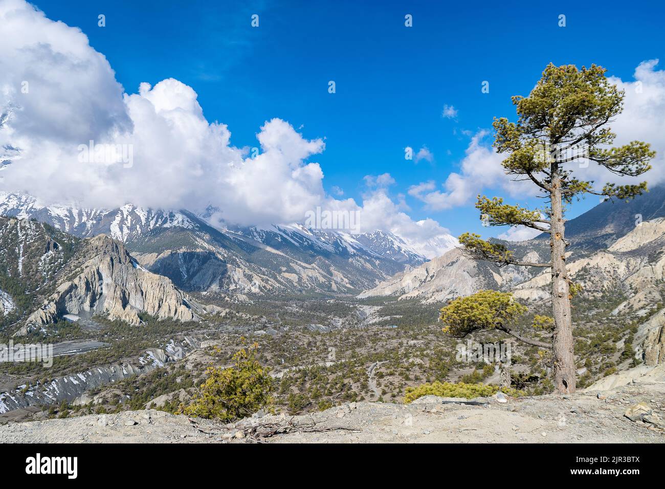 A landscape view of Manang Valley, Annapurna circuit trek, Nepal Stock ...