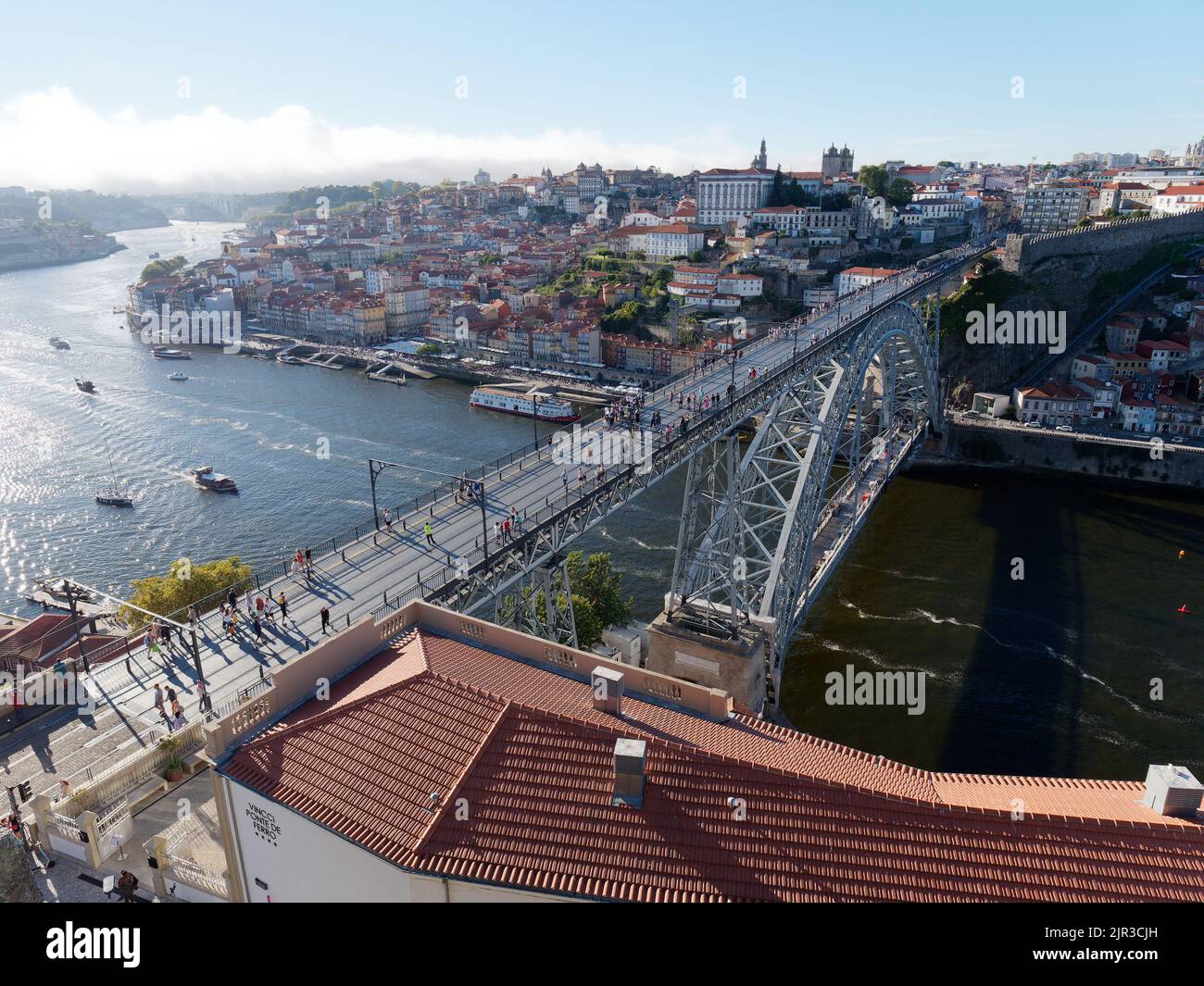 Luis I bridge over the River Douro and the city of Porto, Portugal ...