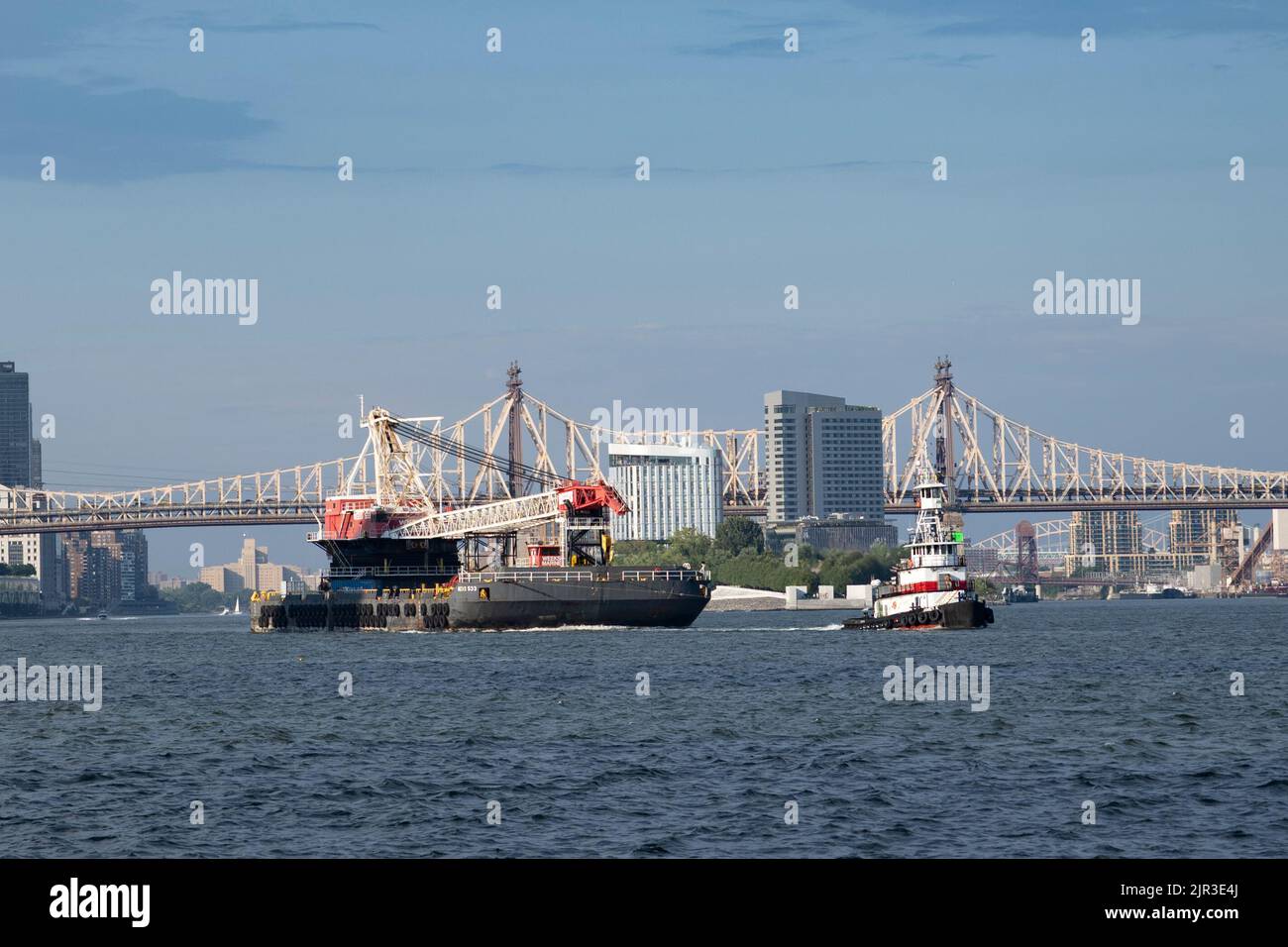 Weeks marine barge hi-res stock photography and images - Alamy