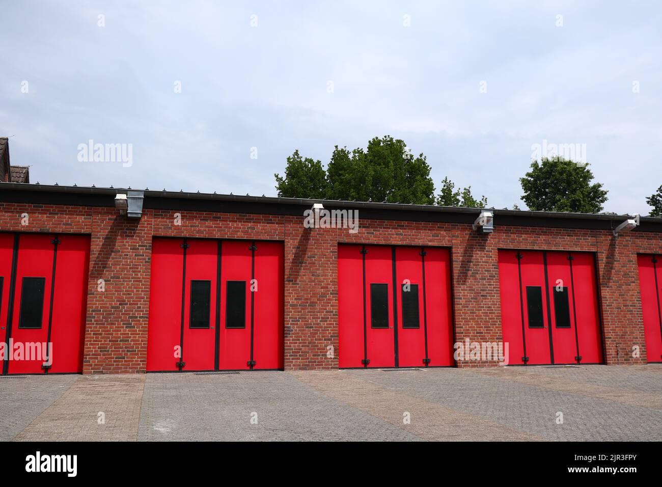 House building fire brigade hi-res stock photography and images - Alamy