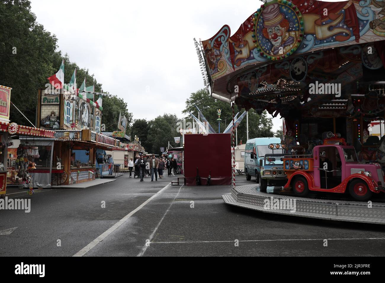 A view of a fun fair with their equipment in the city Stock Photo - Alamy
