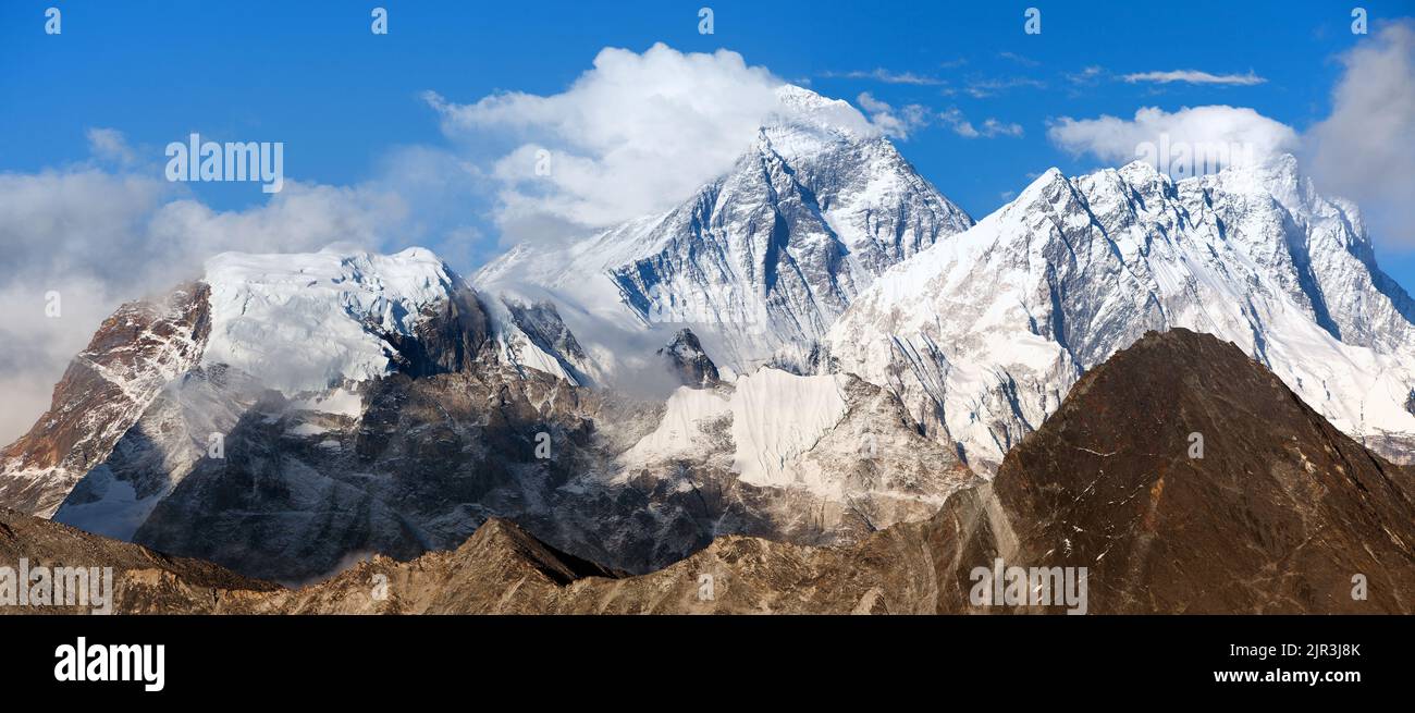 Evening panoramic view of mount Everest with beautiful clouds on the ...