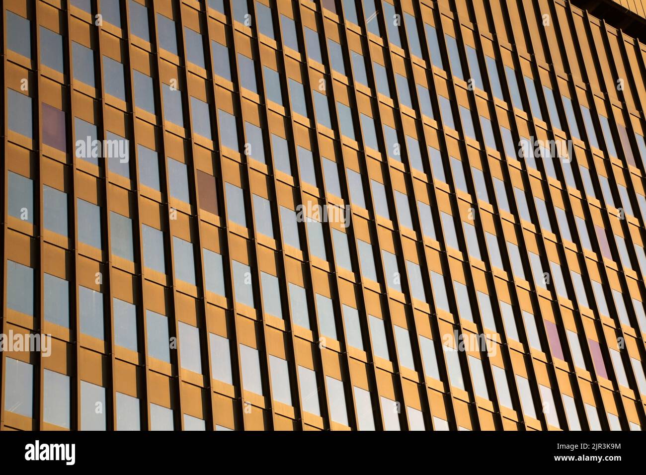 Tall building many stories building hi-res stock photography and images ...