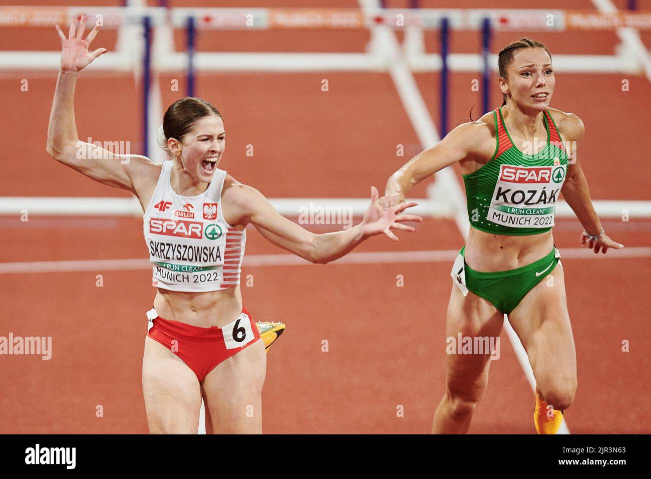 August 21, 2022, Munich, Germany: PIA SKRZYSZOWSKA (left) of Poland ...