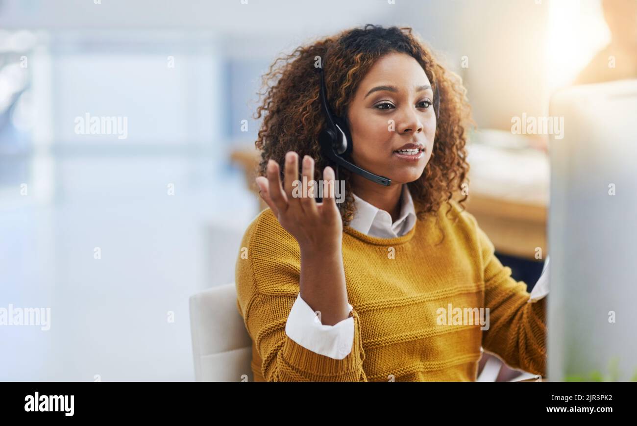 Agent explaining people hi-res stock photography and images - Alamy