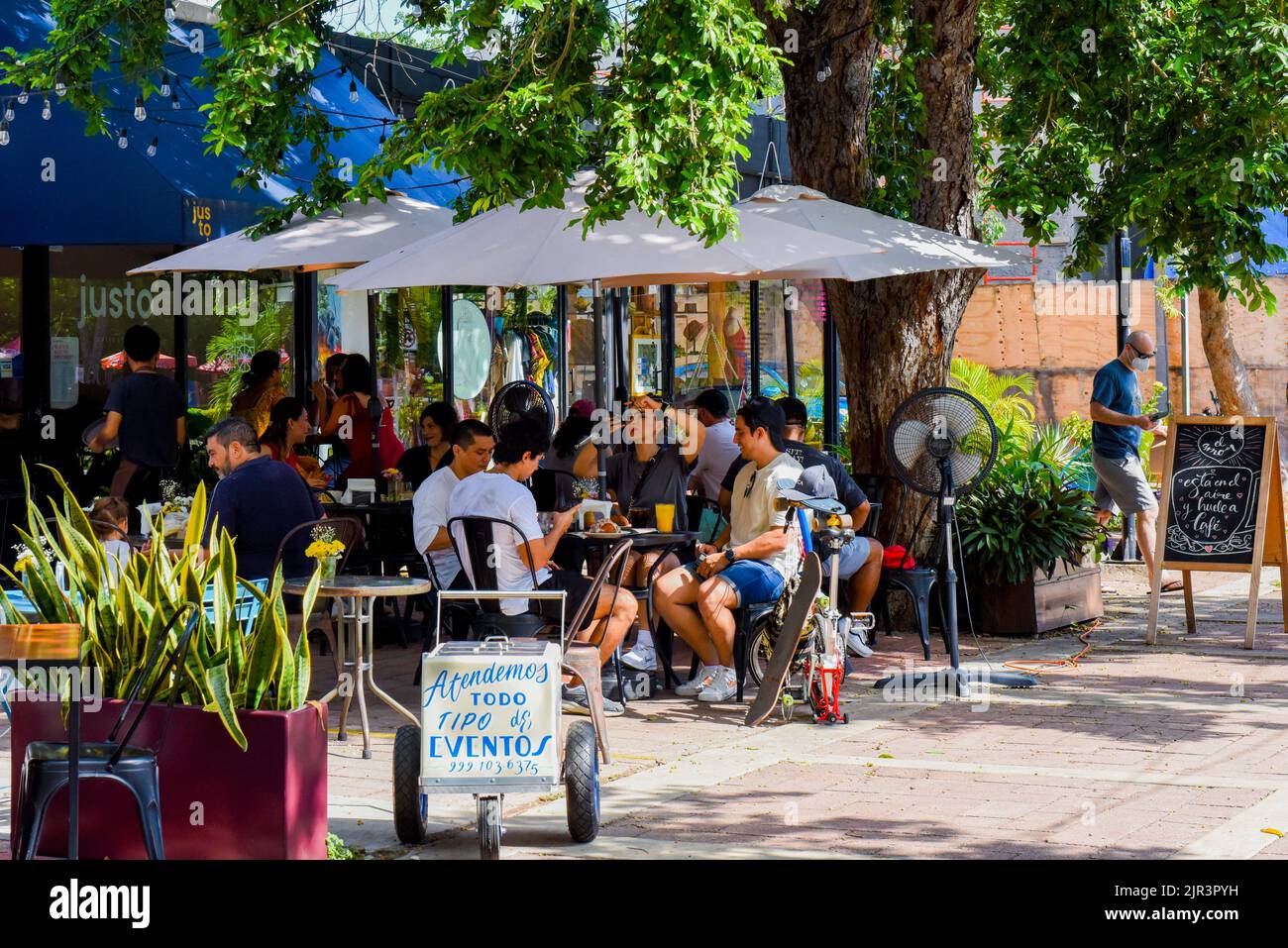 Sidewalk cafe merida mexico hi-res stock photography and images - Alamy