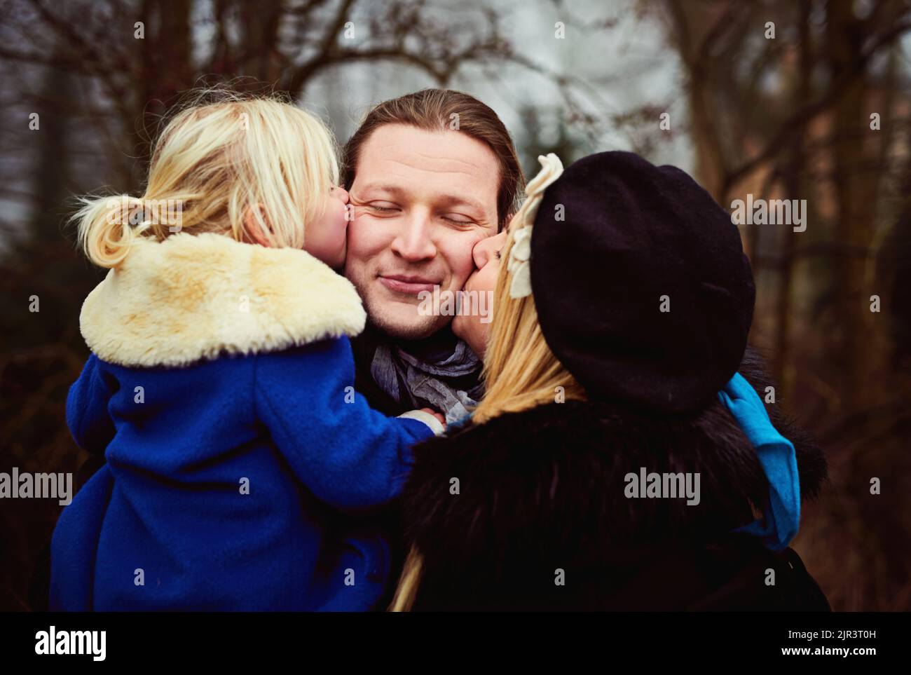 Children girl kissing her father hi-res stock photography and images ...