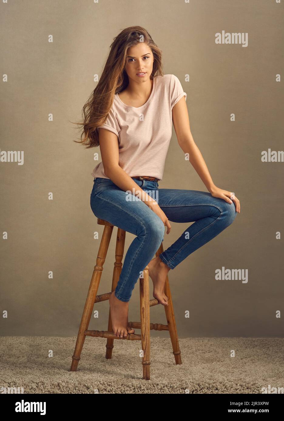 People sitting on stool hi-res stock photography and images - Alamy