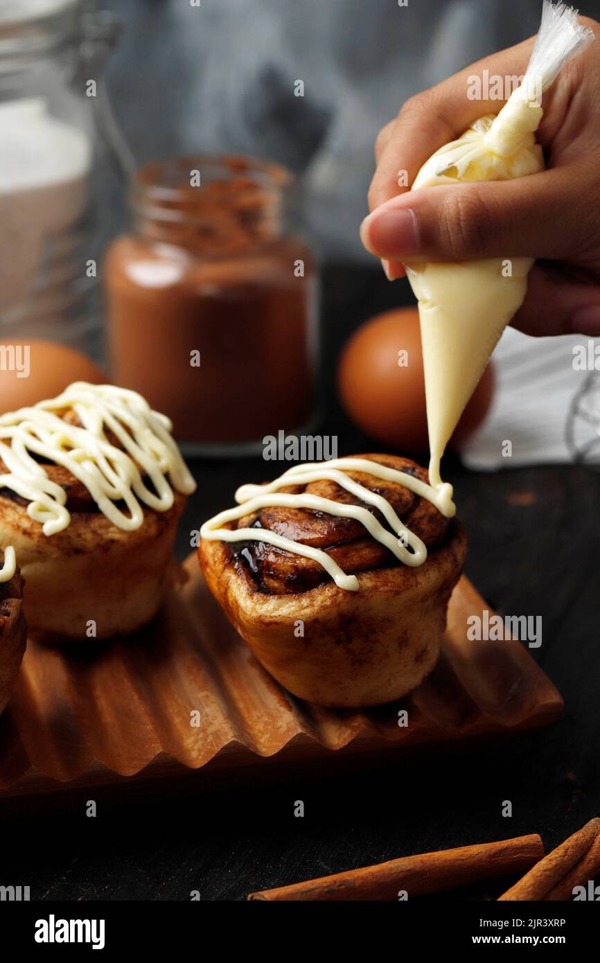 Hand of Female Chef Topping Cream Cheese Sauce the Top Fresh Delicious ...