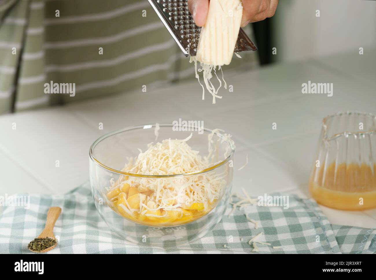 Grating cheese pizza hi-res stock photography and images - Alamy