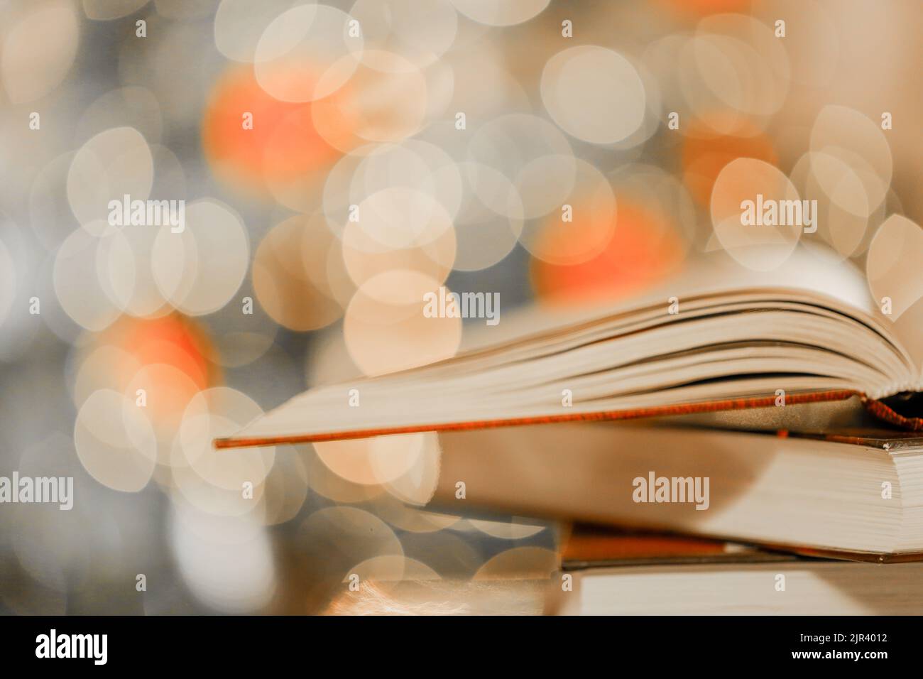 Stories and reading hi-res stock photography and images - Alamy