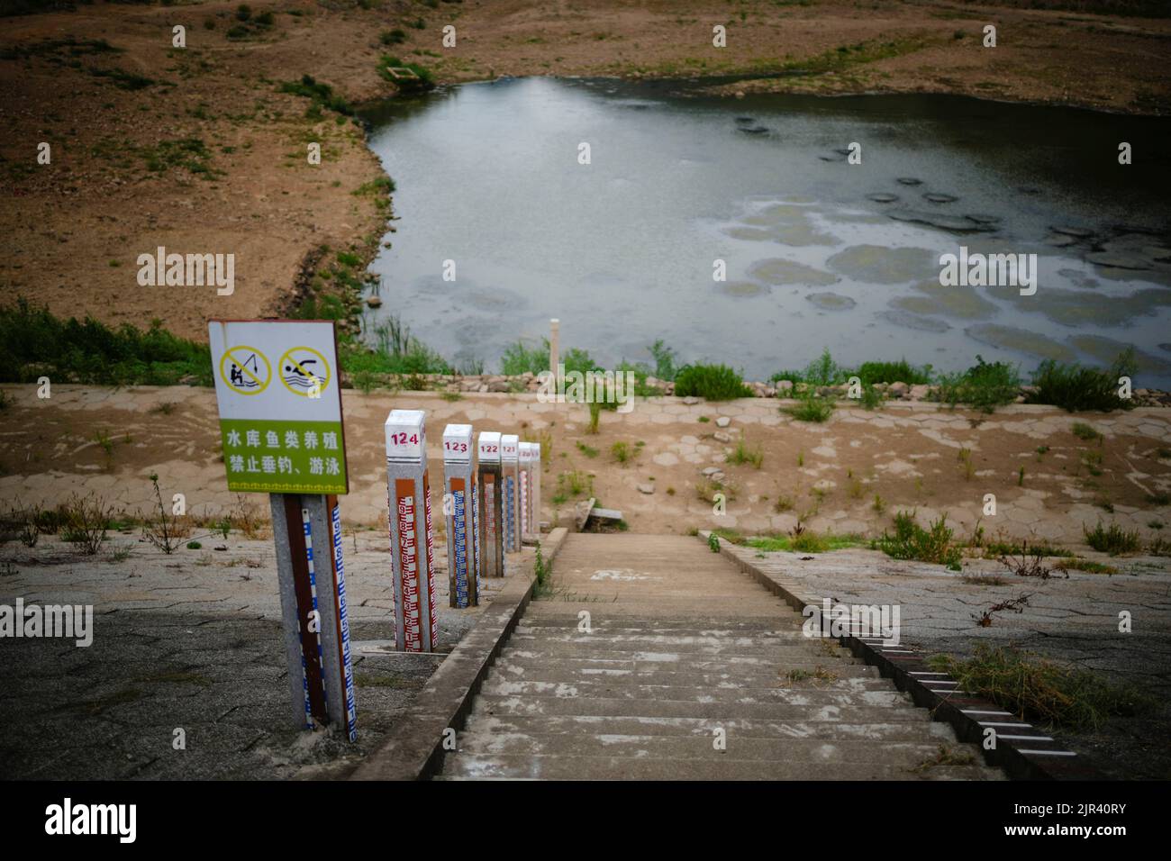 Water level poles hi-res stock photography and images - Alamy