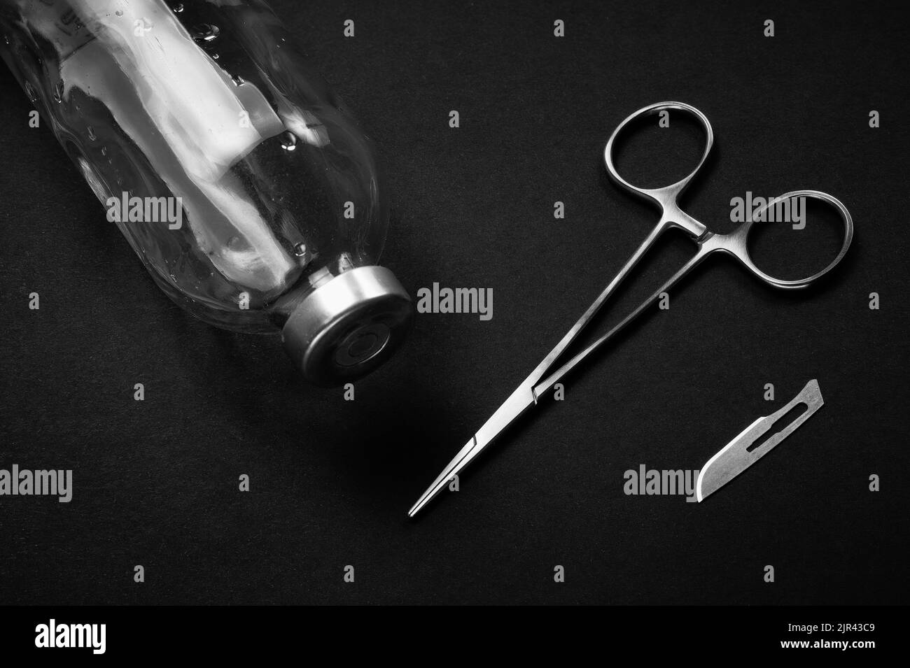 Needle holder and bottle for liquid medicine Stock Photo - Alamy