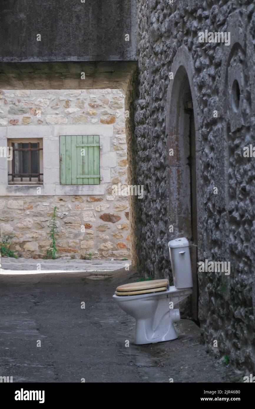An old toilet disposed of outside the house Stock Photo - Alamy