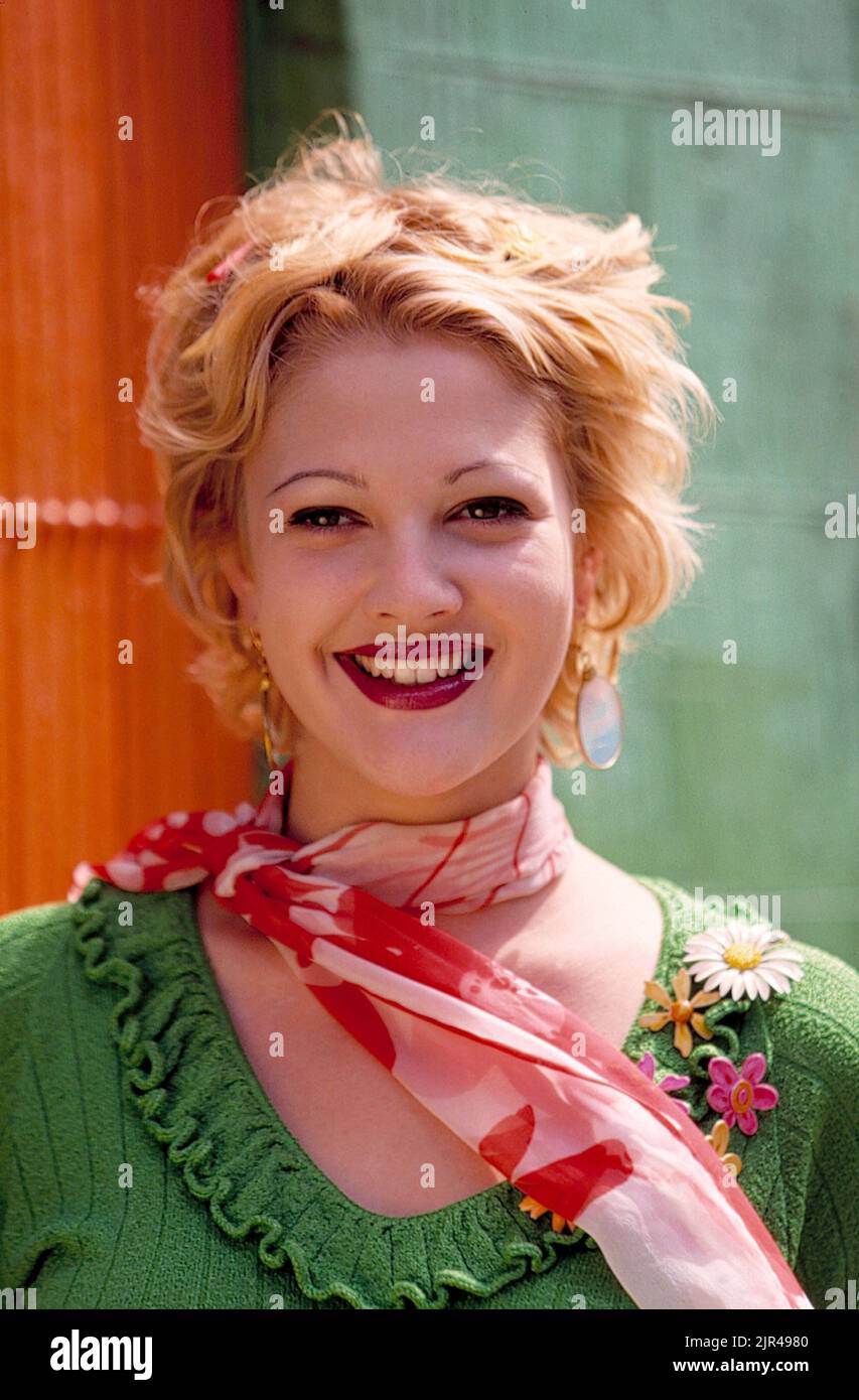 Julia Drew's Instagram, Twitter & Facebook on IDCrawl