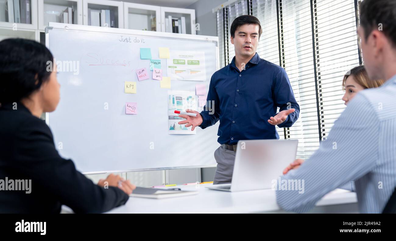 Colleagues debating office hi-res stock photography and images - Alamy