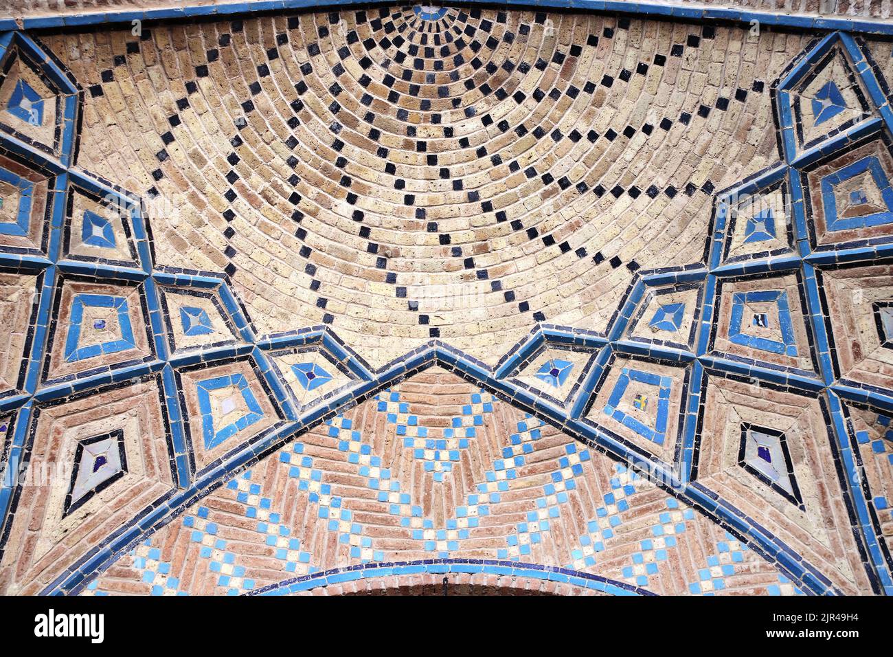 Detail of traditional persian mosaic in arch of Jameh Mosque (Masjid-e ...
