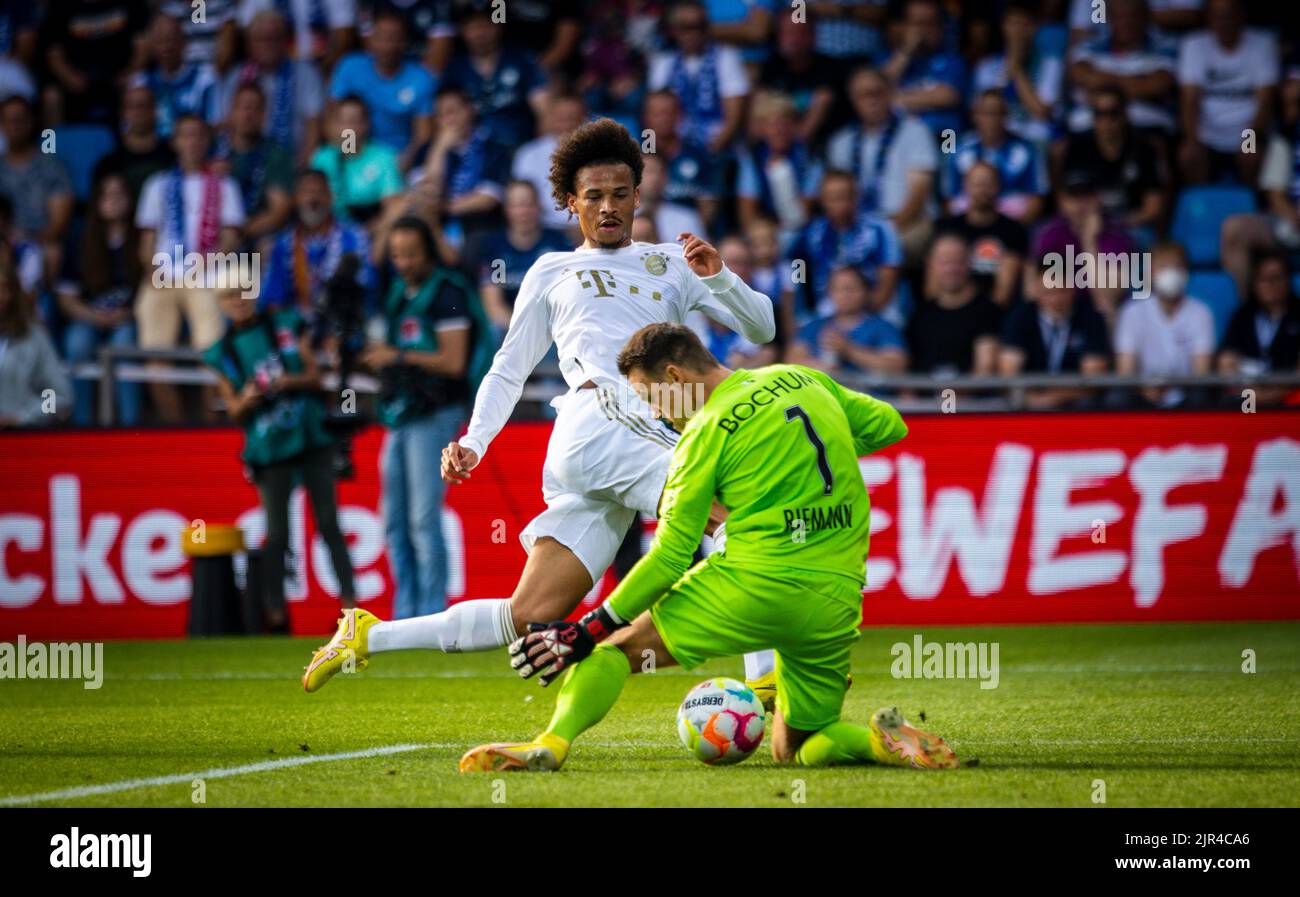 Leroy Sane (Muenchen), tunnelt Torwart Manuel Riemann (Bochum) VfL ...