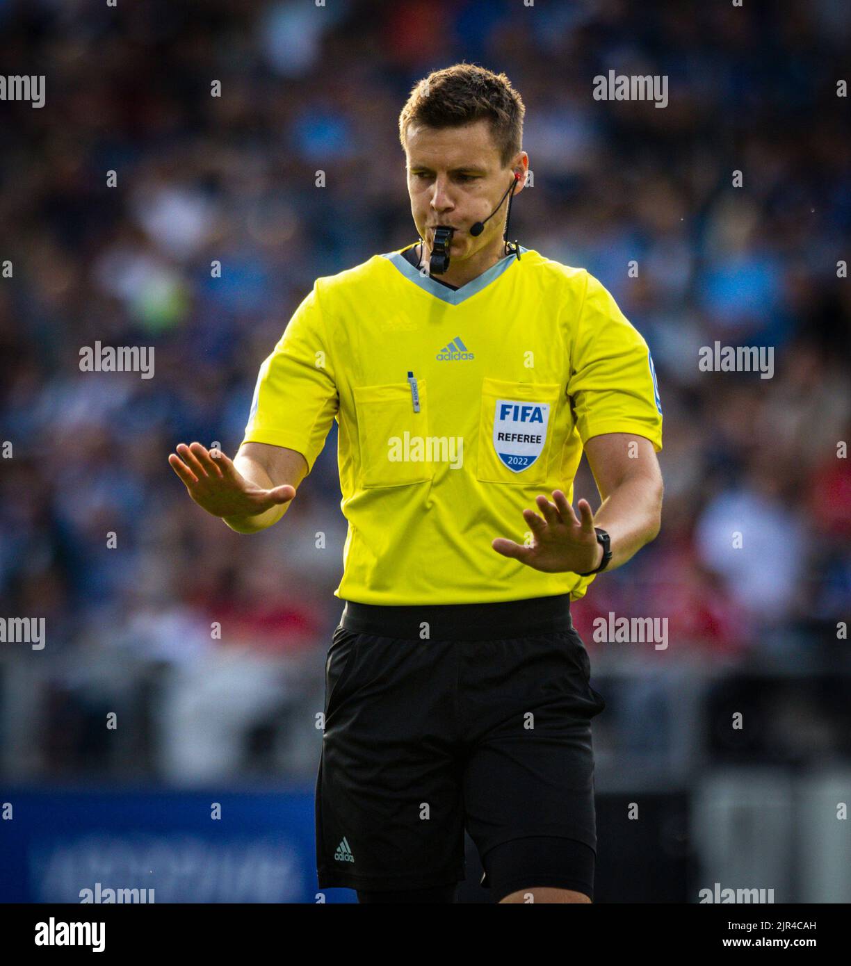 Schiedsrichter Daniel Siebert VfL Bochum - FC Bayern München 21.08.2022, Fussball; Saison 2022/ ...