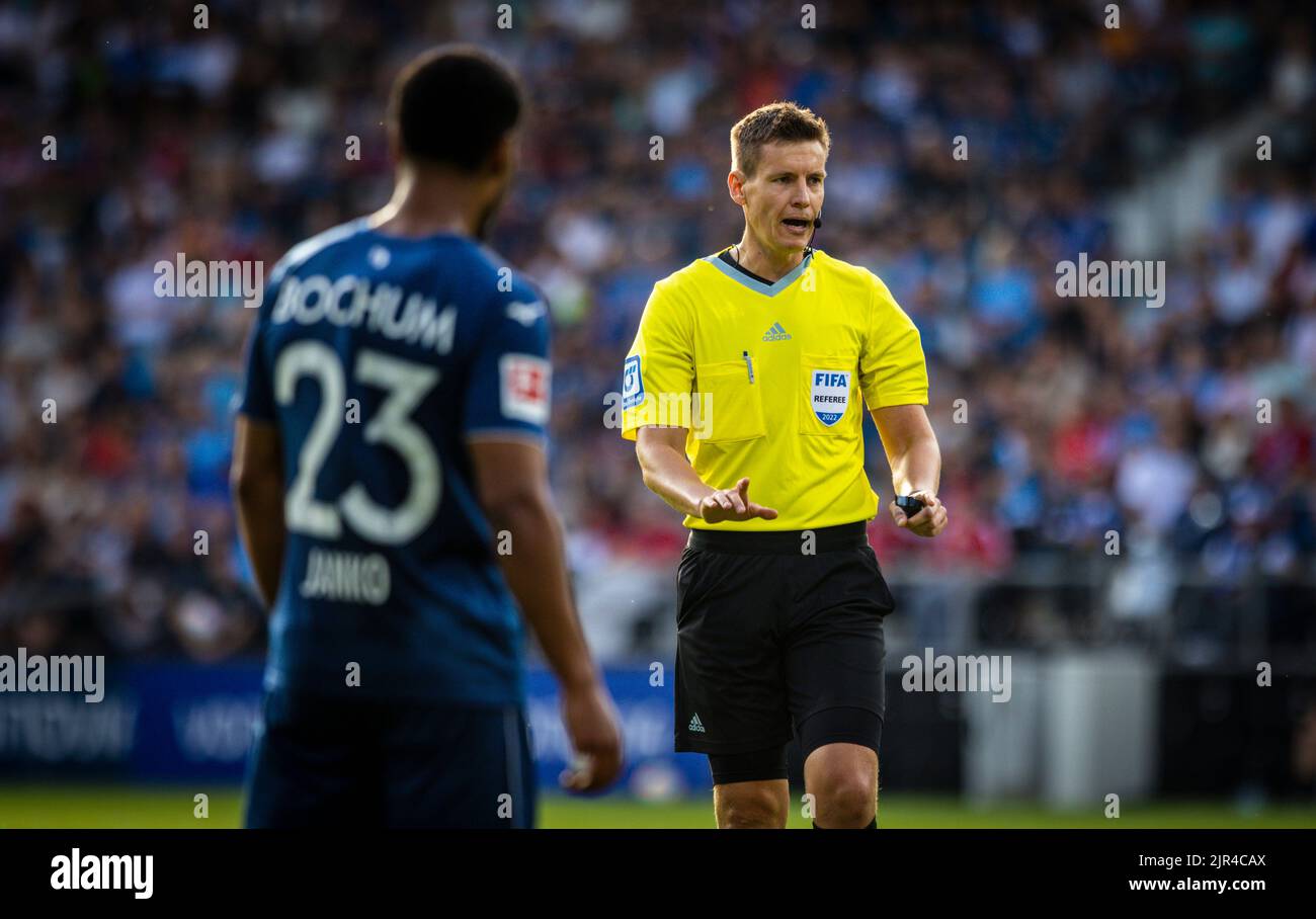 Schiedsrichter Daniel Siebert VfL Bochum - FC Bayern München 21.08.2022 ...