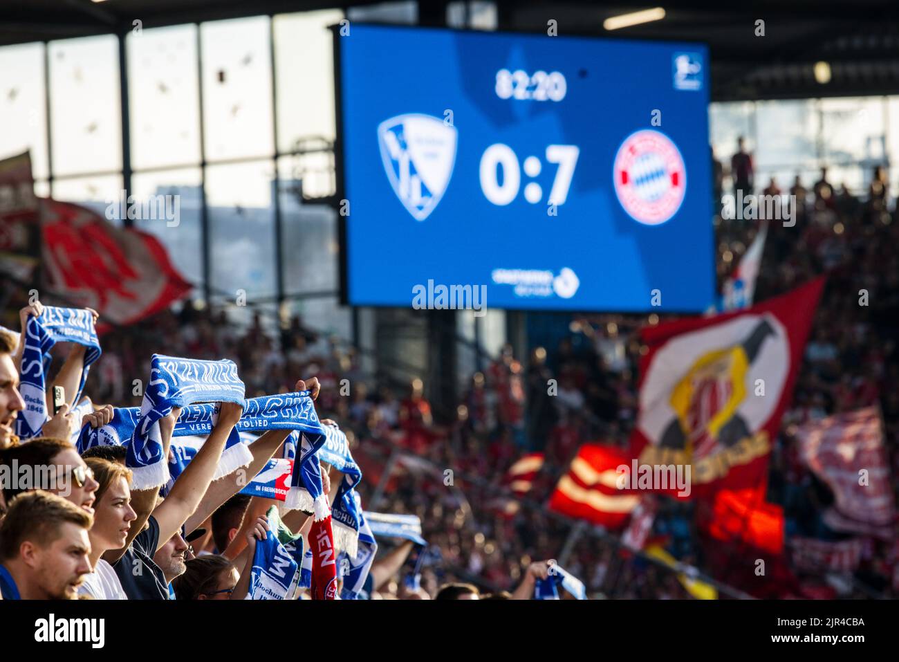 Bochum Fans feiern trotz 0:7 ihre Mannschaft VfL Bochum - FC Bayern ...