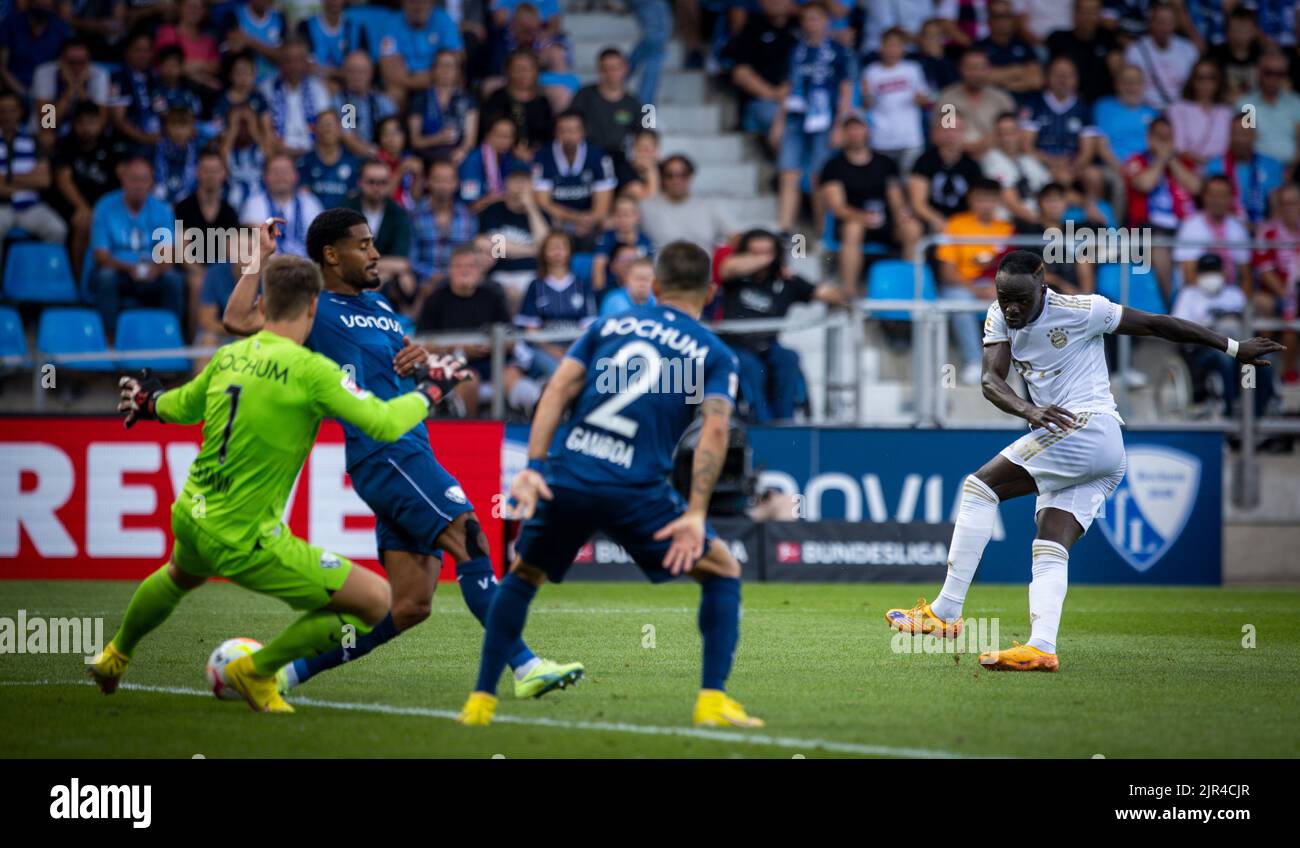 Tor zum 0:4 durch Sadio Mane (Muenchen) gegen Torwart Manuel Riemann ...