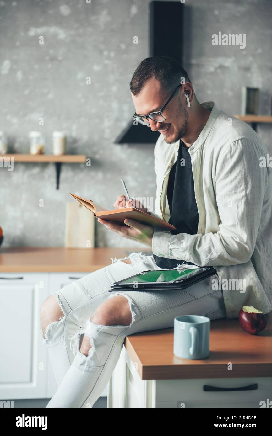 Kitchen writing hi-res stock photography and images - Alamy