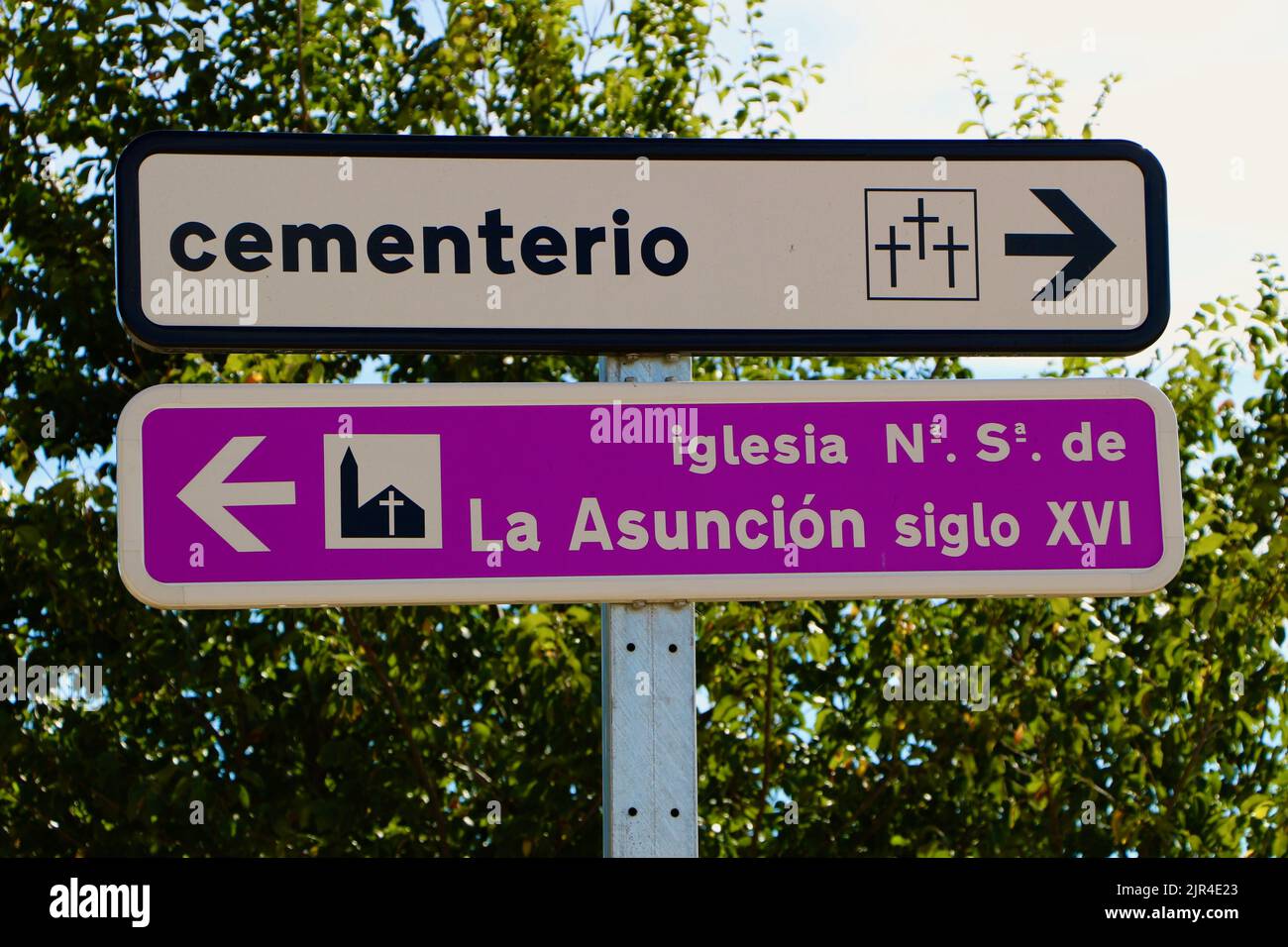 Spanish road signs hi-res stock photography and images - Alamy
