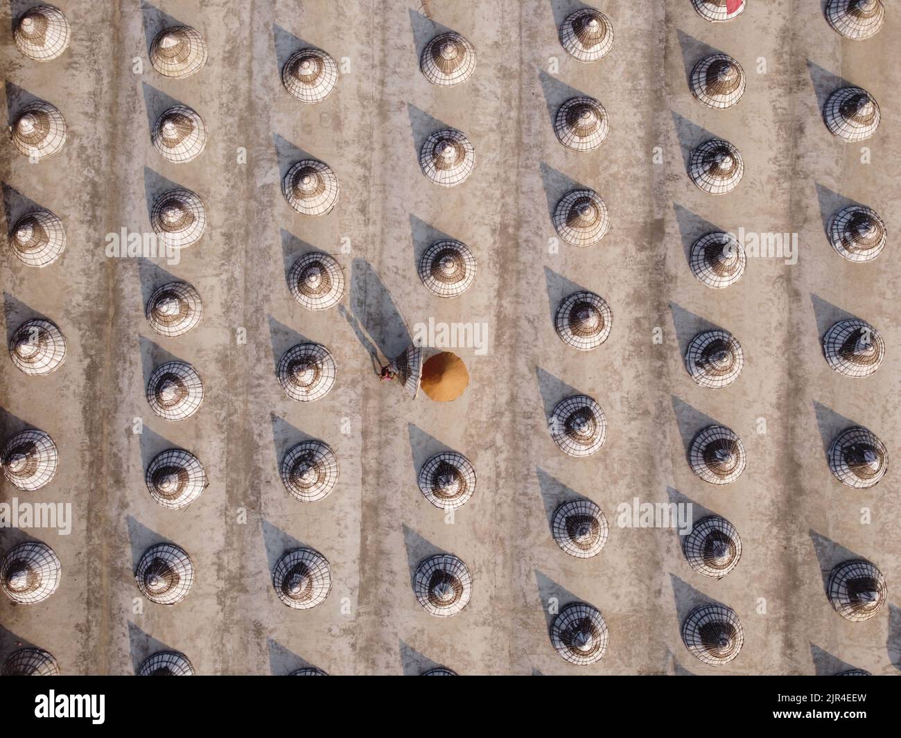 Brahmanbaria, Chittagong, Bangladesh. 22nd Aug, 2022. Worker covers ...