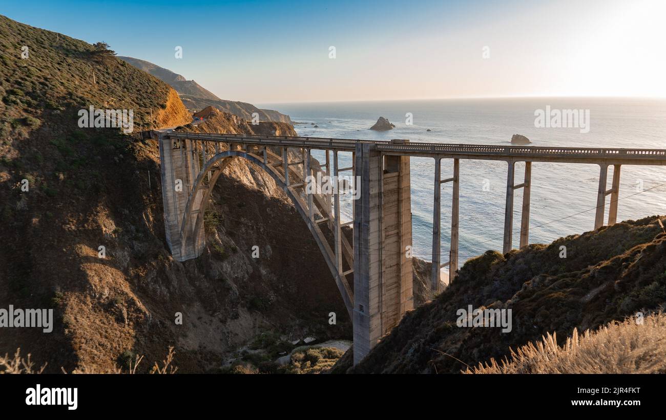 Famous coastal bridge spanning rocky cliffs Stock Photo - Alamy