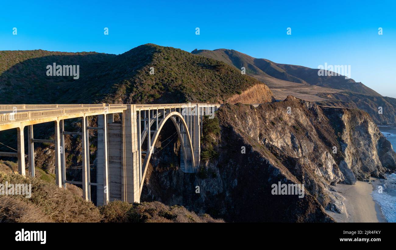 Famous coastal bridge spanning rocky cliffs Stock Photo - Alamy