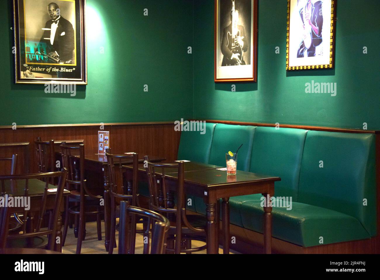 Old coffee shop hi-res stock photography and images - Alamy