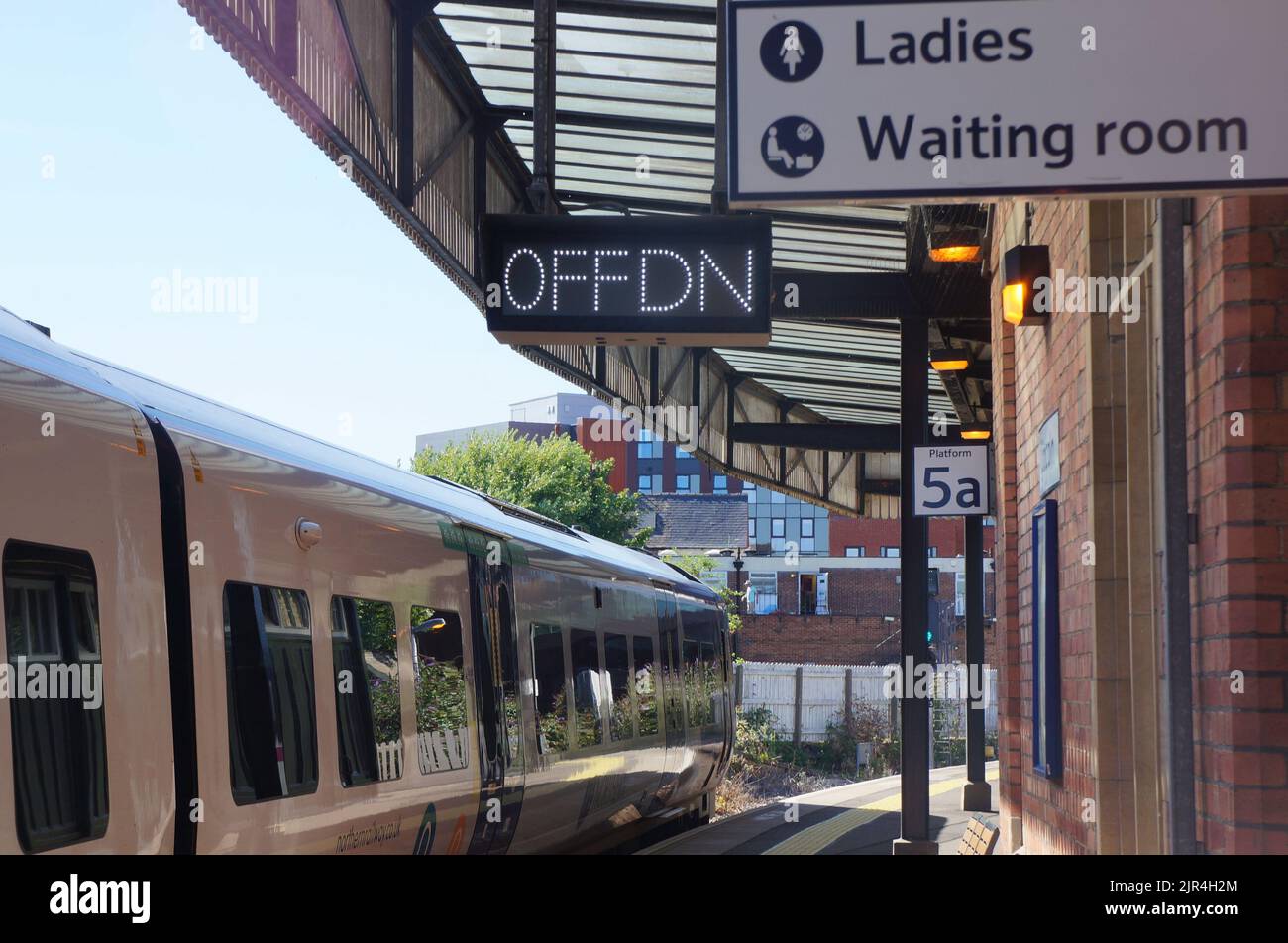 OFF signal of the Lincoln Station platform 5a Stock Photo - Alamy