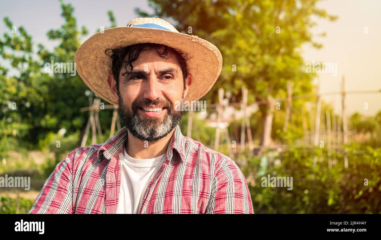 Man working dairy farm field hi-res stock photography and images - Alamy