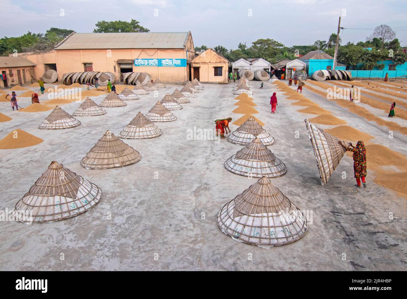 Brahmanbaria, Chittagong, Bangladesh. 22nd Aug, 2022. Workers cover ...