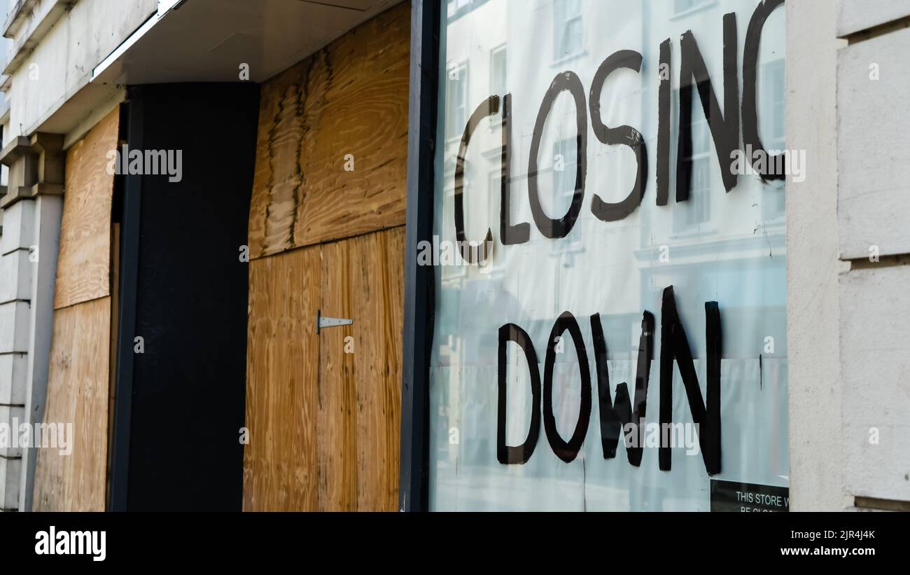 Closing window wind hi-res stock photography and images - Alamy