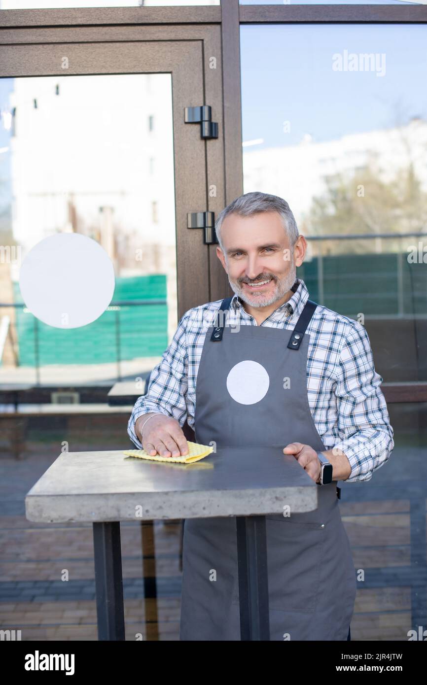 Person cleaning tables hi-res stock photography and images - Alamy